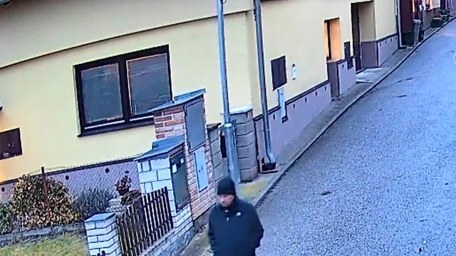 Na policejní služebnu přinesl člověk historickou zbraň. V Česku ...